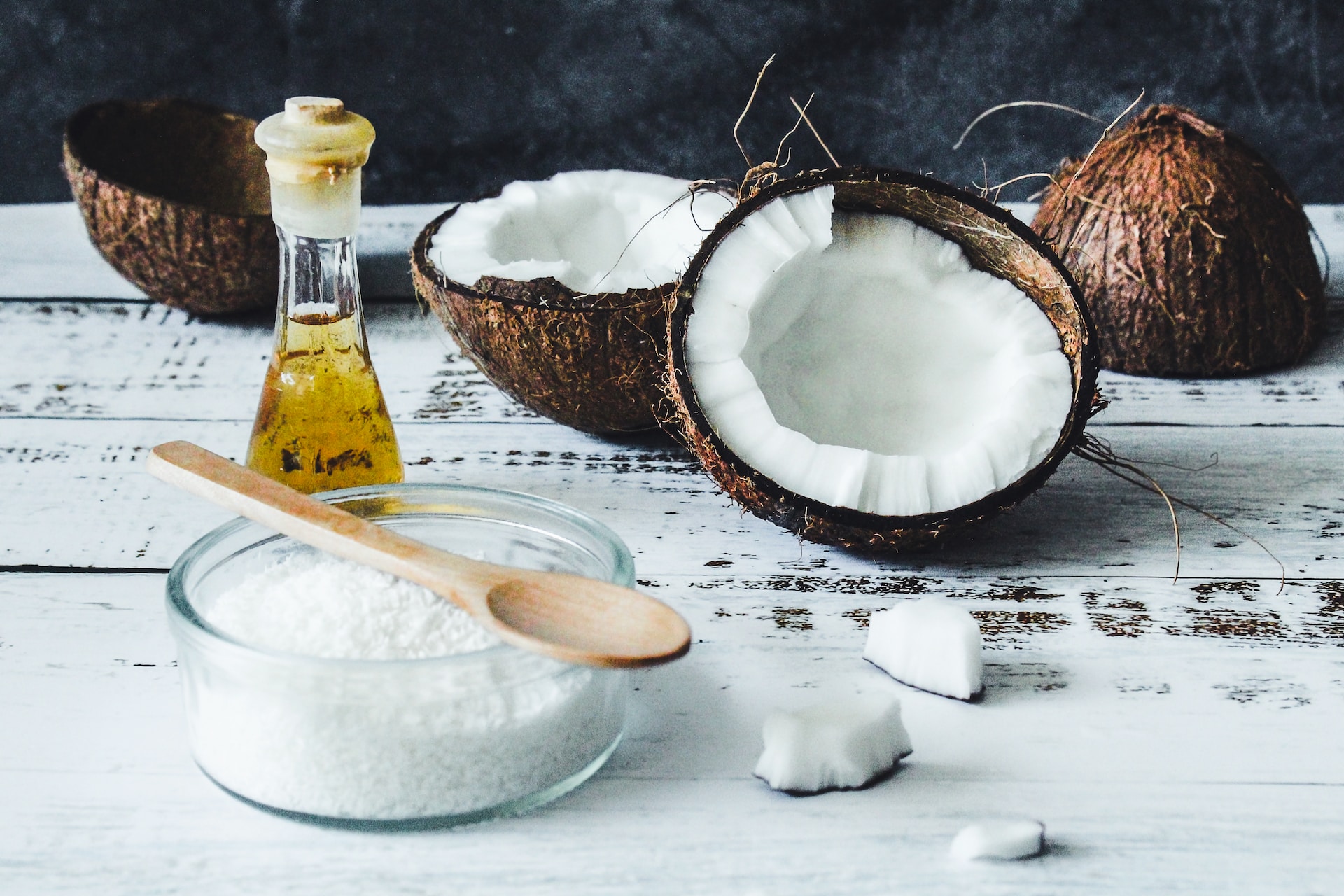 Top 8 Best Coconut Oils in 2025 - Straight.com