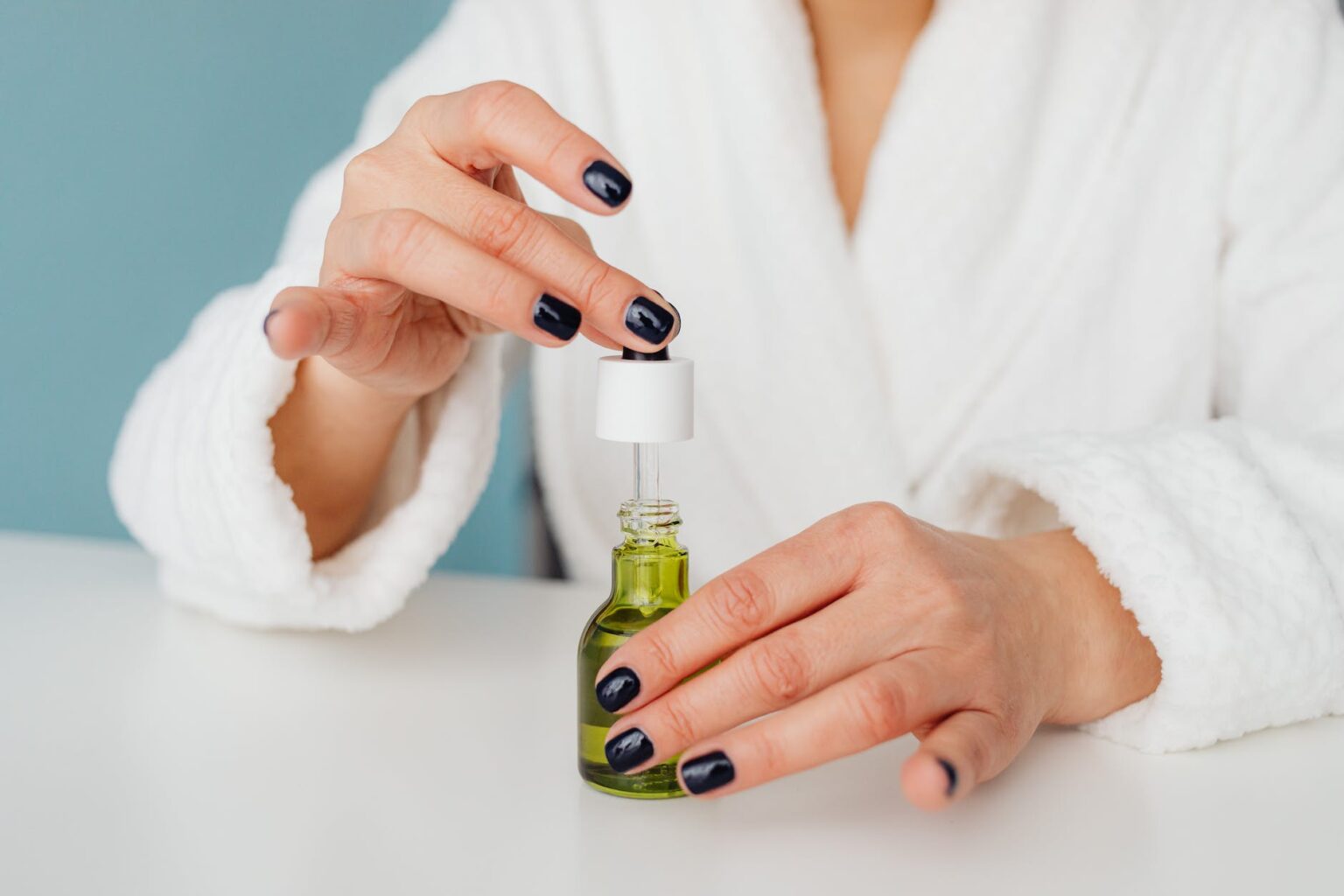 Top 8 Best Organic Body Oils in 2025 - Straight.com